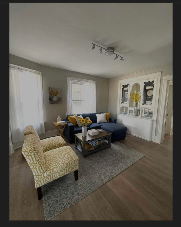 Newly Remodeled Kozy Apartment Near Downtown Area. - Milwaukee, WI