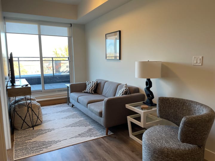 Modern 2 Bed / 2 Bath Apartment With Terrace - カナダ ピーターバラ