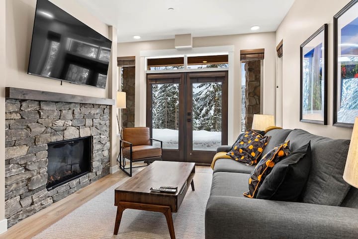 Altitude 18: Brand New 2br/2ba And Ski-in/out - Sun Peaks Resort, BC