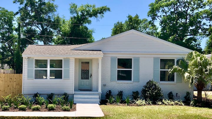 Beautiful Cozy Cottage / 2bed-1bath - Pensacola Beach, FL