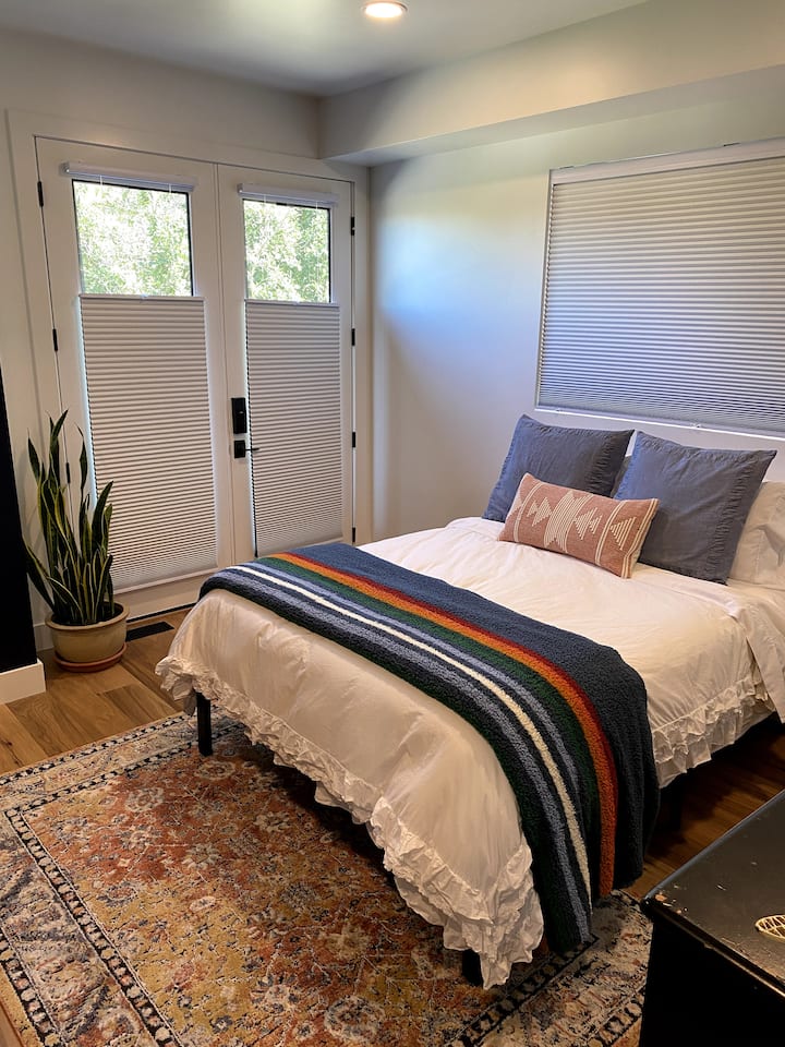 Brand New 1-bd/bath - Private Kitchenette/entrance - Castle Rock
