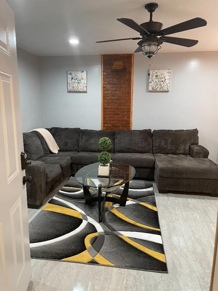 Modern- Cozy Center City 2 Bedroom Apartment Style - Albany, NY
