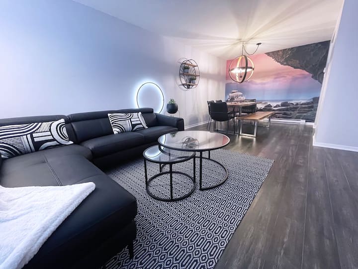 Lovely 3 Floor Townhouse With Zen Yoga Studio - Pointe-Claire