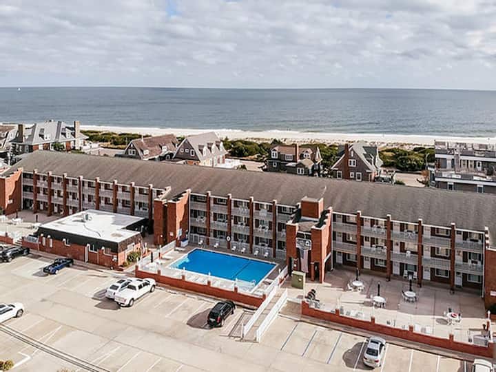 1 Bedroom Condo, Pool And Half Block To The Beach - Cape May