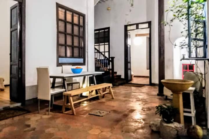 Habitación En Centro Histórico Al Lado Del Tranvía - Ecuador