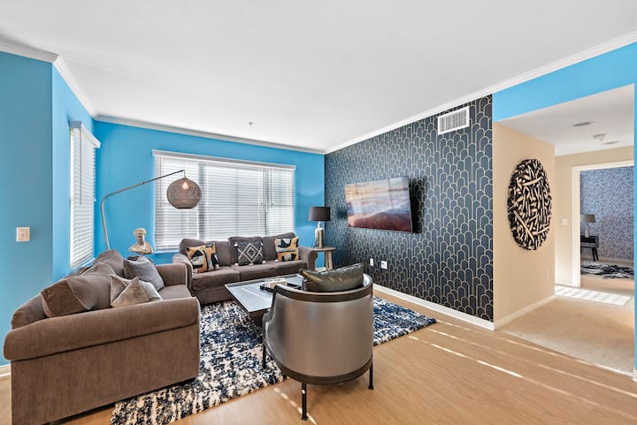 Beautifully Bold 2 Bd - Pool/gym - Irvine Spectrum - Irvine, CA