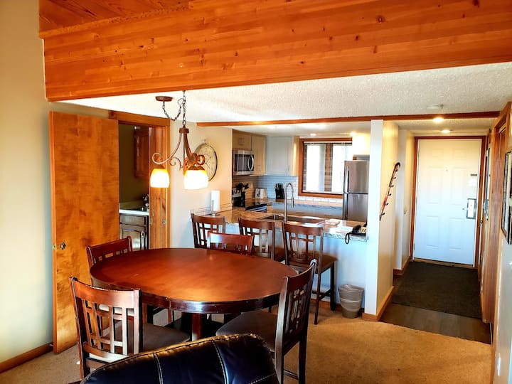 New! Captivating Lake Views - Lovely 3-roomy Condo - Torch Lake, MI