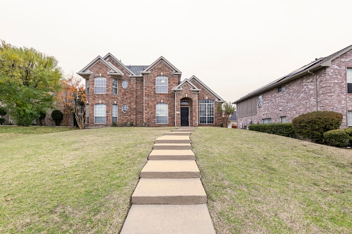Beautifully Renovated 4 Bedroom Home W/ Fireplace - Allen, TX
