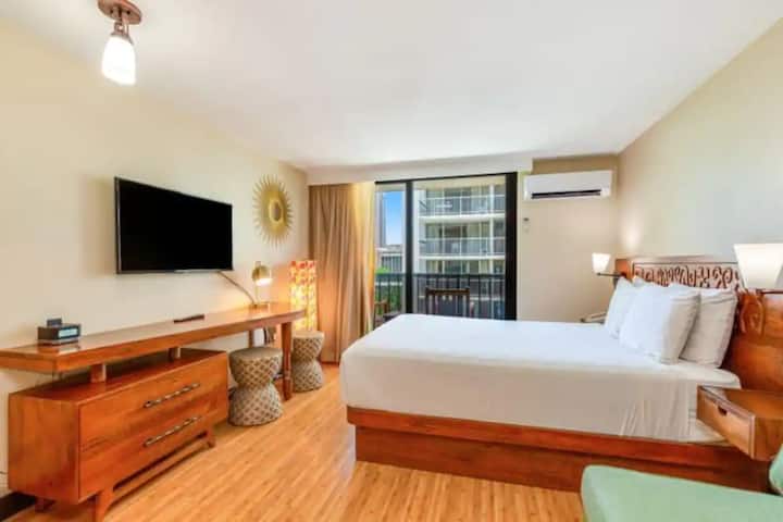 Bmb 802 | Central Waikiki Bamboo Studio W/pool - O‘ahu, HI