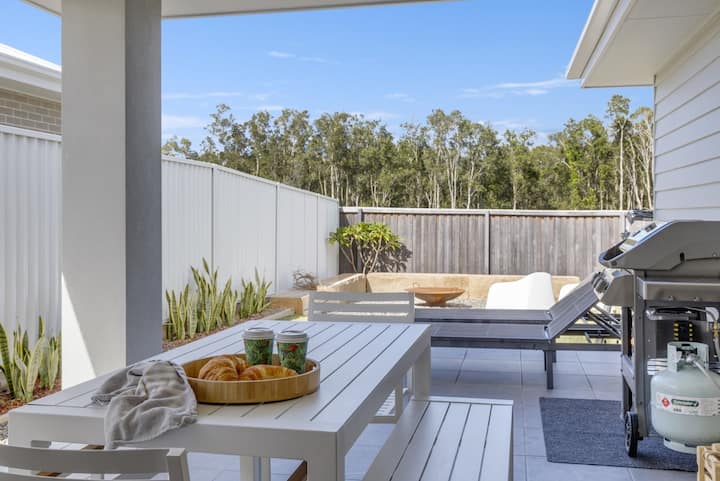 Main Beach House - Coastal Family Holiday House - South West Rocks