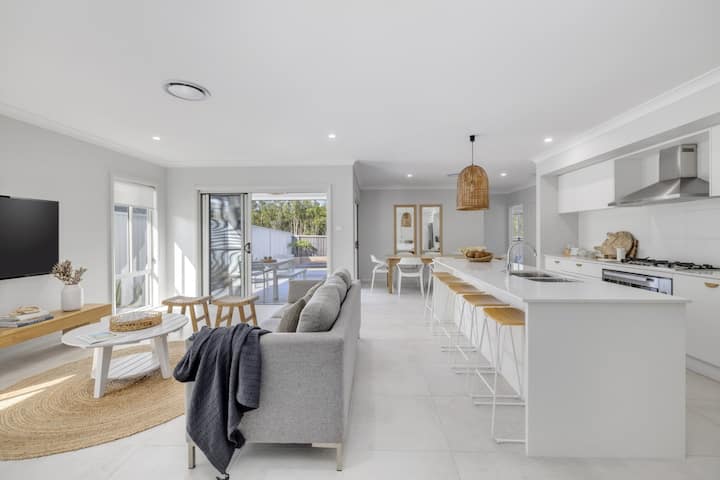 Main Beach House - Coastal Family Holiday House - South West Rocks