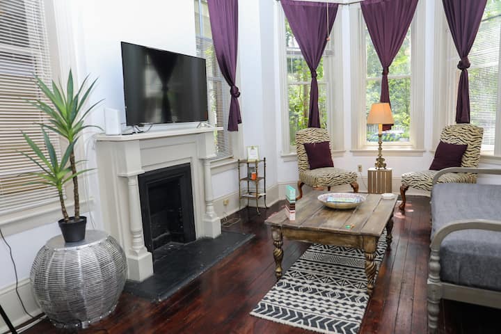 The Lounge At Forsyth Park, Downtown -