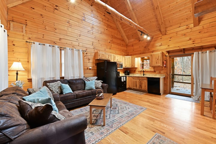 Charming 2bed Cabin In The Heart Of Hocking Hills! - Hocking Hills State Park, OH