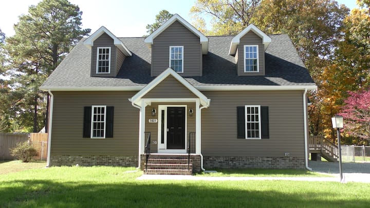 Relaxing 5 Bdrm With Nice Outdoor Covered Porch - Ivanhoe Lake, Mechanicsville