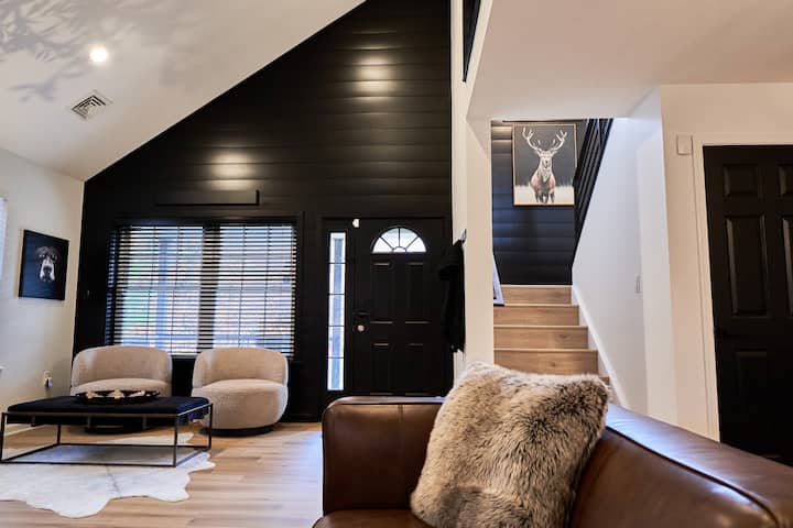 Modern Fall Escape | Propane Firepit + Fall Views - Mount Pocono, PA