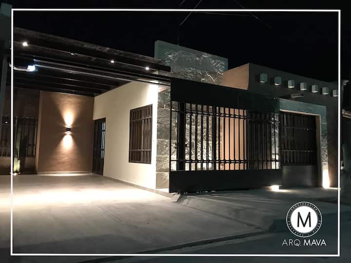 Casa Cadiz, Excelente Ubicación, 100 Mts Vcarranza - Saltillo