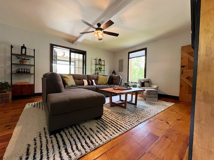 Warm Spacious Mountain View Retreat | Walk To Main - Lake Placid, NY