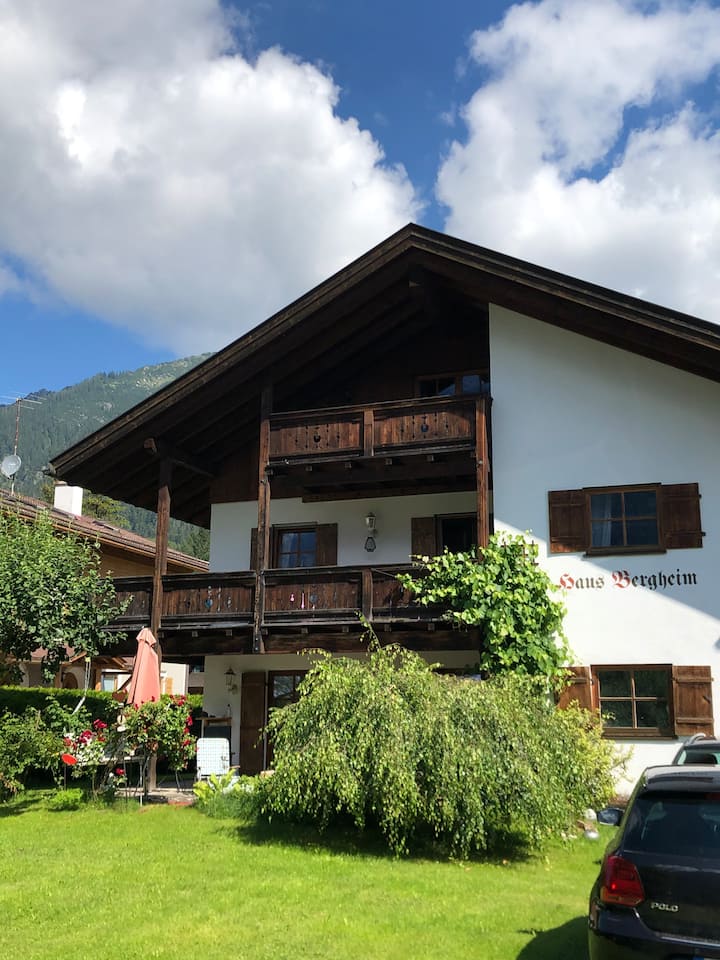 Schöne Dachgeschosswohnung Mit Zugspitzblick - Grainau
