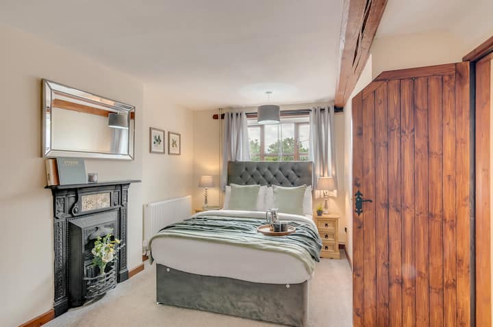 Country Cottage | Sleeps 10 | Near Coast - Norfolk