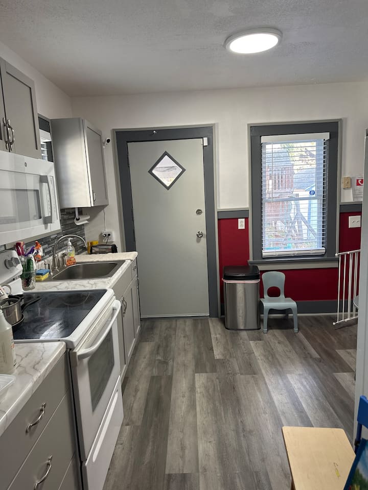 Modern 3 Private Rooms Near Airport, U Of R, & Rit - Rochester, NY