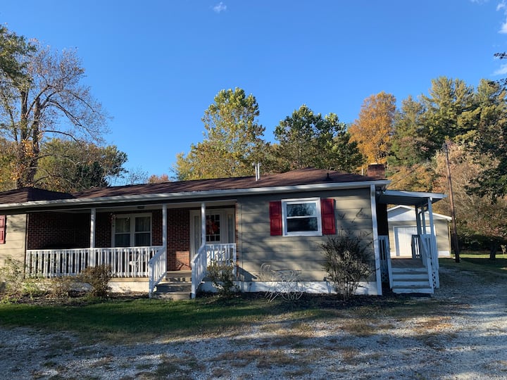 The Clover Cottage - Hendersonville, NC