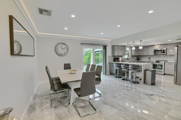 Tropical Harbor Of Fun And Fishing - Delray Beach, FL