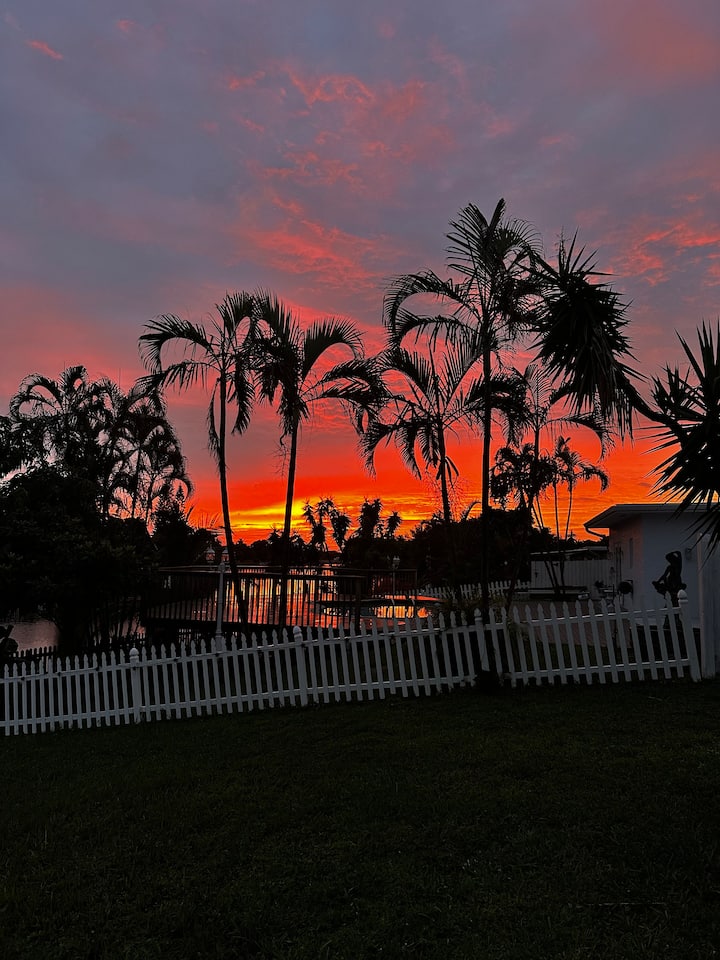 Tropical Harbor Of Fun And Fishing - Delray Beach, FL