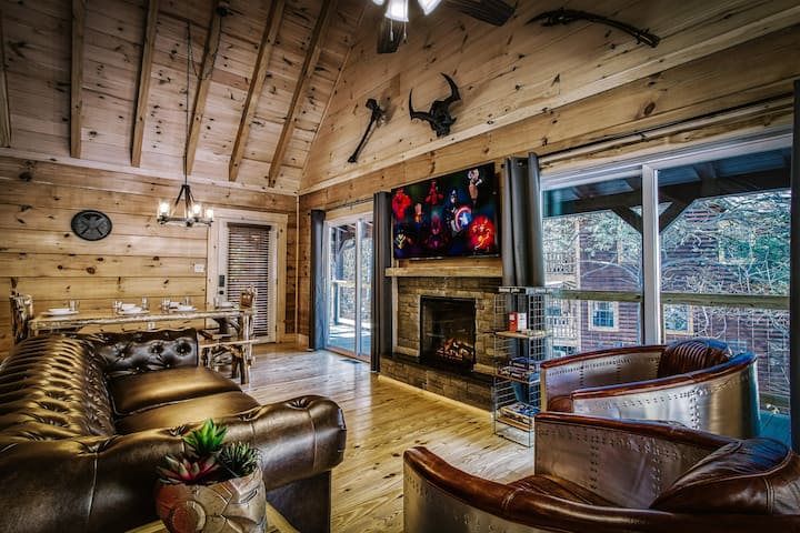 Hero Hideout - A Superhero’s Cabin - Hot Tub - Tennessee