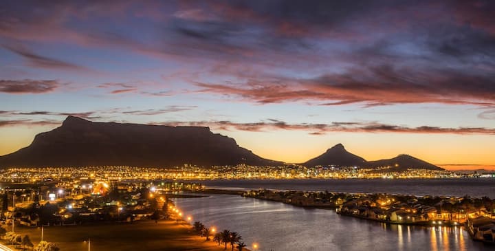 504 - 2 Bedroom Apartment With Magnificent Views - Cape Town