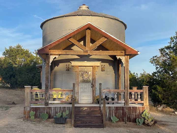 New! Ava Haus Silo. See Our Other 4 Listings. - Fredericksburg, TX