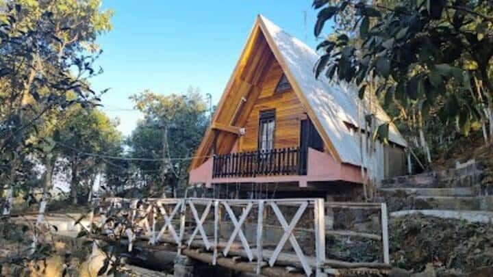 Hillside Highway - Triangular Cottage. - Mawlynnong