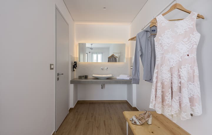 Deluxe Garden View Room With Parking Spot - No4 - Milos