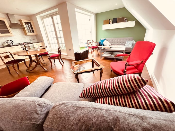 Gorgeous 2-bedroom With Patio - Brentford
