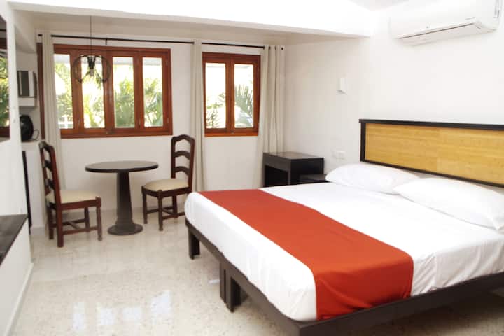 Lovely King Bed Apartment - Cancún