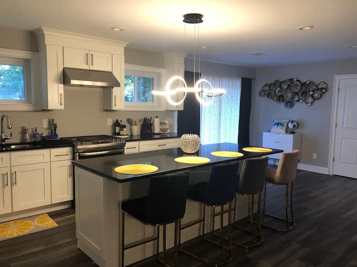 Cheerful 3-bedroom Home - Newnan, GA