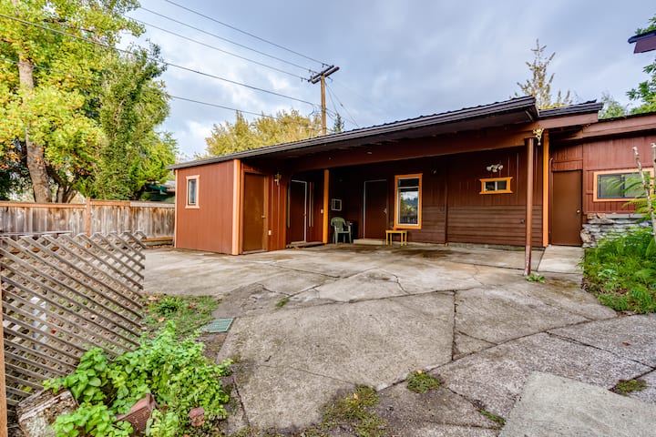 Friendly Neighborhood 1bed In The Center Of Eugene - Eugene, OR