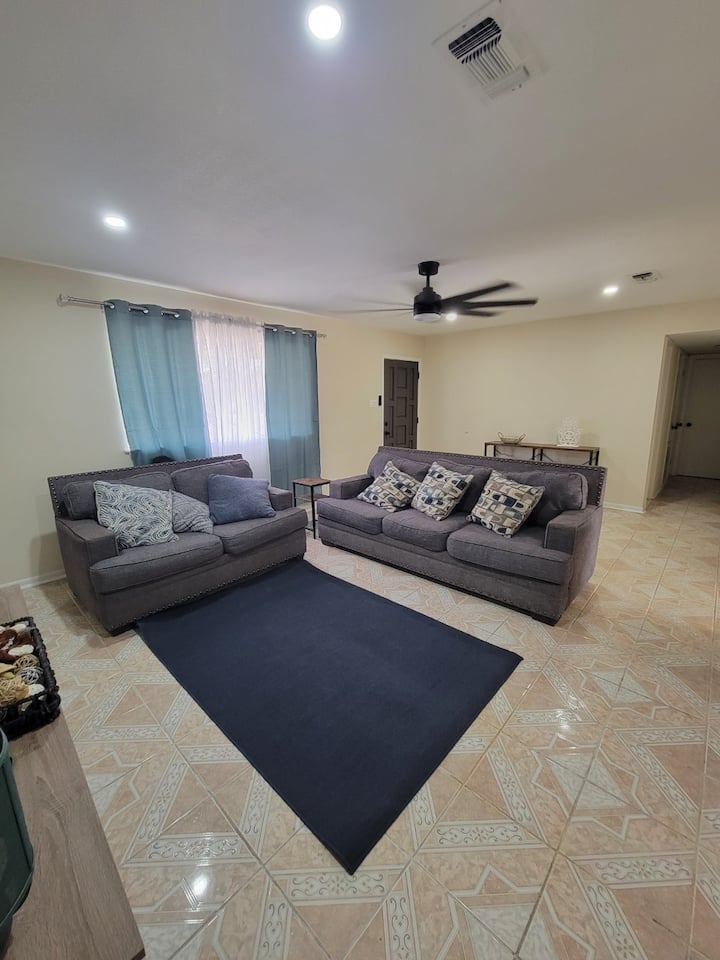 Charming 3bed 2bath Corner Lot - Eagle Pass, TX