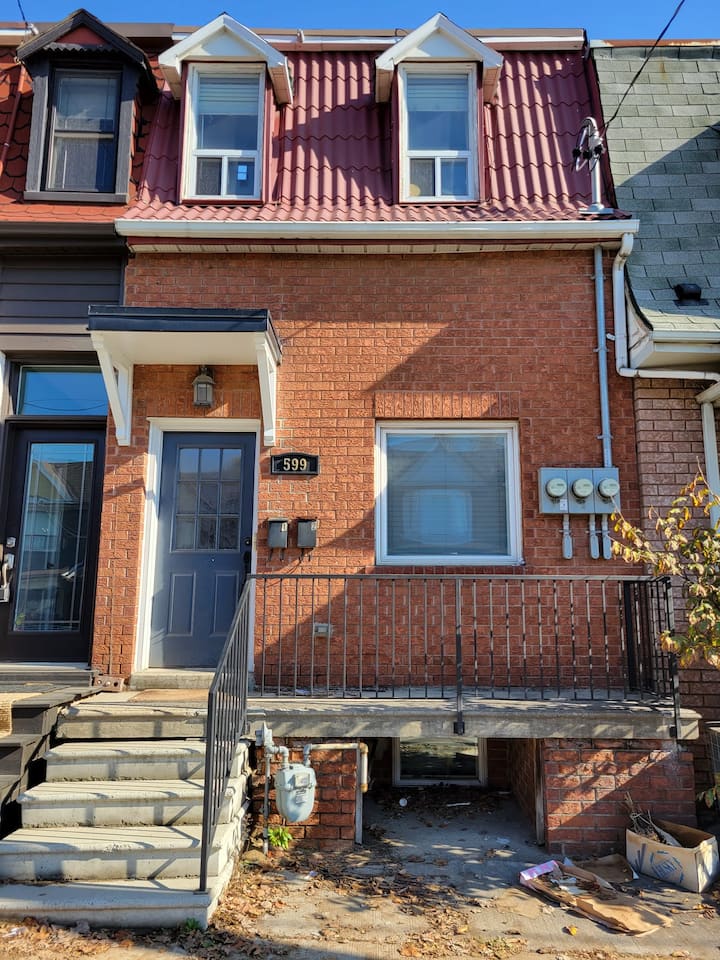 Modern 1 Bedroom On 2nd Floor With Deck - Mississauga