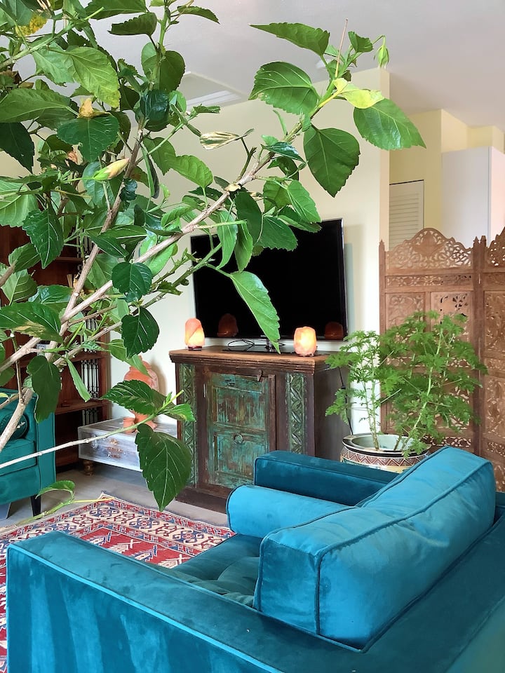 Green Blossoming, Sunny, Newly Renovated, Condo - 오타와
