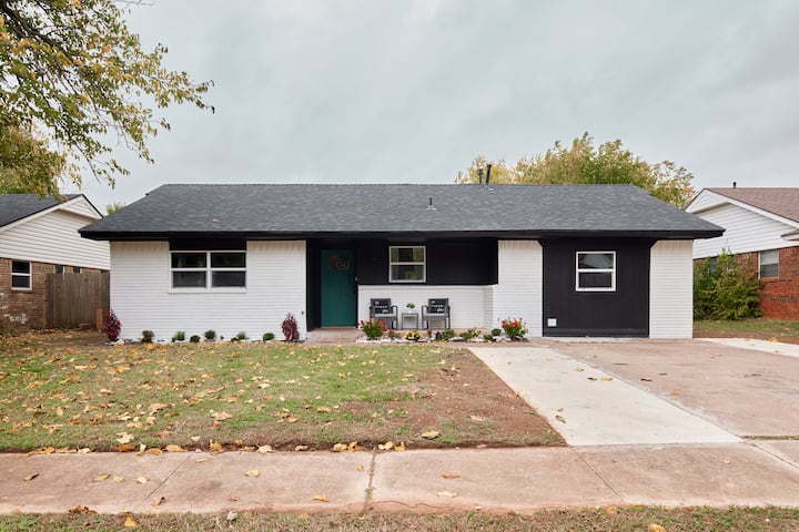 Cheerful- Modern Stay- 3 Bedroom + Game Room - Norman, OK
