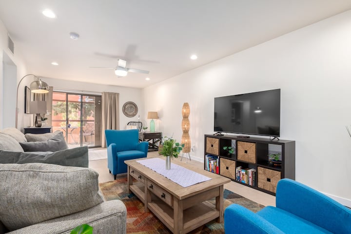 Splendid Top Floor Condo.  Spectacular Views!  Fantastic Neighborhood! - Phoenix
