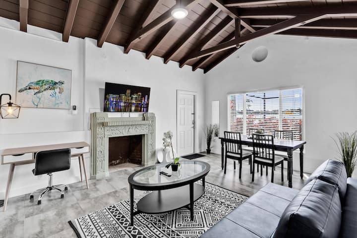 Lovely 1 Br Walking Distance To Ocean - Suite 1 - Hollywood, FL