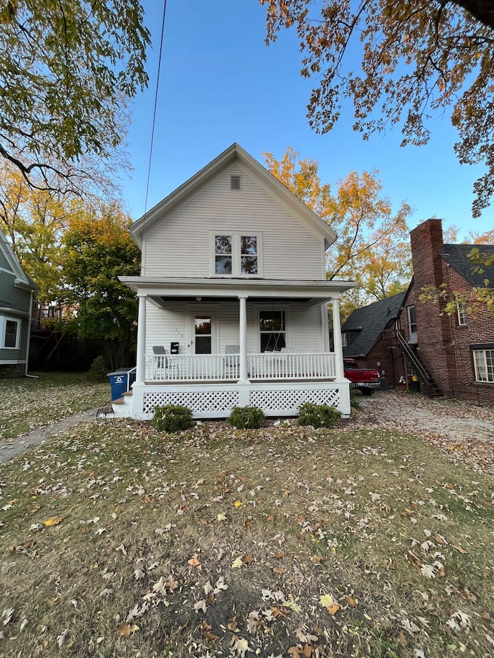 Historic, Downtown, 3 Bedroom Home With Parking! - Ann Arbor, MI