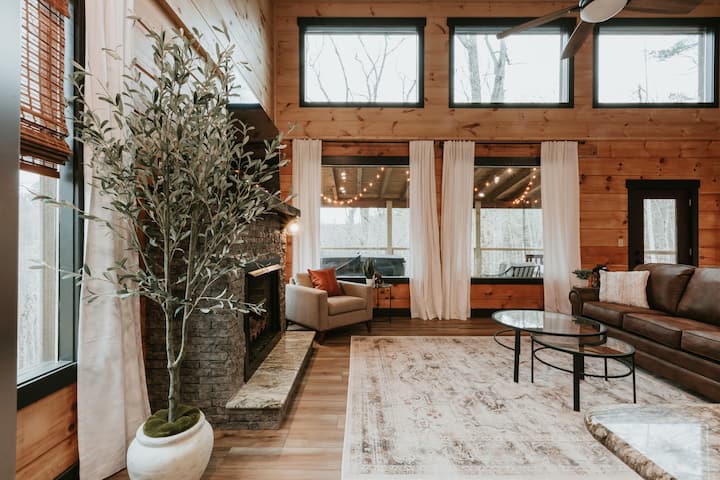 Honeymoon Mountain Retreat/intimate Deck/hot Tub - Townsend, TN