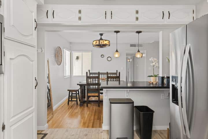 Modern Comfort In A Charming Ranch-style Home - Bakersfield, CA