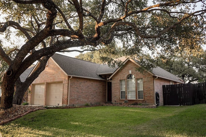 Cozy Country Home - San Antonio, TX