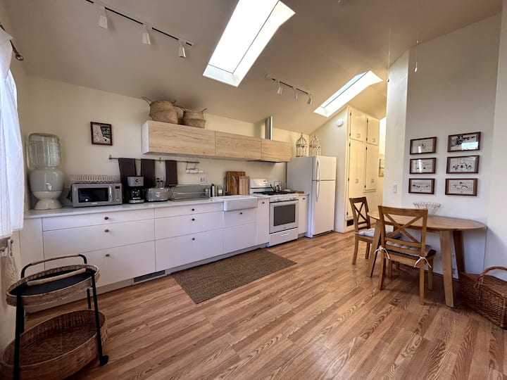 Luxury Barn New Remodel Near Laguna Seca & Carmel - Big Sur, CA