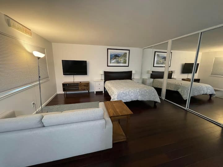 Studio Apartment Steps To Piedmont Avenue. - Oakland, CA