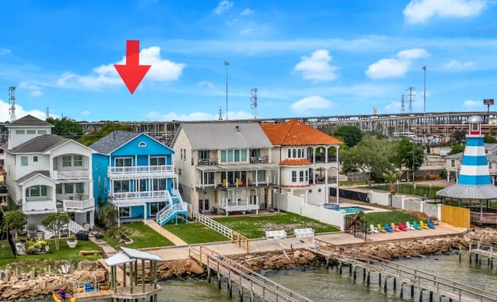 Oceanfront Retreat - Steps From Kemah Boardwalk - Seabrook, TX