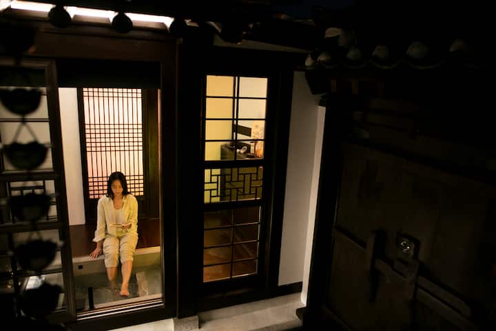 [스테이 다반사] - 경복궁 인근 독채한옥 - Seoul